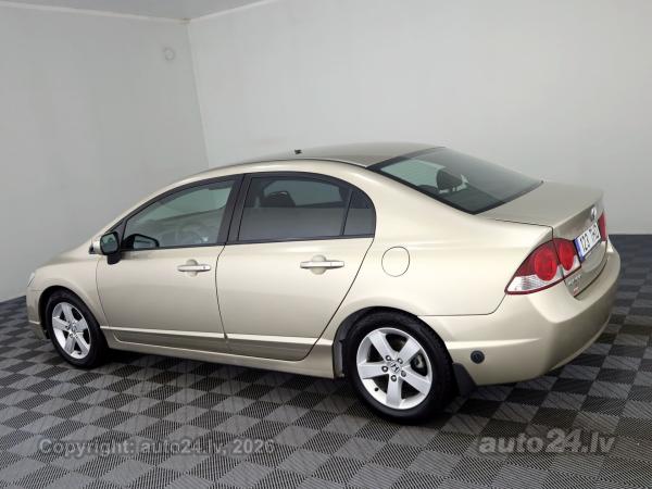 Beige Honda Civic 2008 in Tallinn, with an engine capacity of 1.80 L and mileage of 222 thousand km for 2699 €, photo 4 on AUTOMOTO.COM.LV