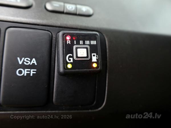 Beige Honda Civic 2008 in Tallinn, with an engine capacity of 1.80 L and mileage of 222 thousand km for 2699 €, photo 8 on AUTOMOTO.COM.LV