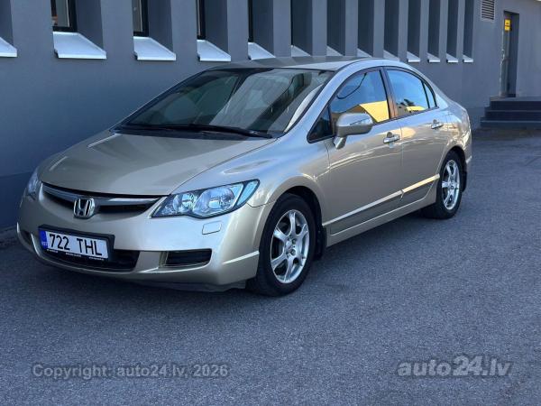 Smilšu krāsa Honda Civic 2009 Tallina, ar dzinēja tilpumu 1.80 L un nobraukumu 165 tūkst. km par 2999 €, foto 3 vietnē AUTOMOTO.COM.LV