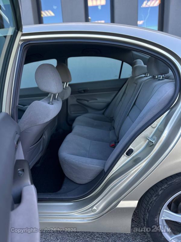 Smilšu krāsa Honda Civic 2009 Tallina, ar dzinēja tilpumu 1.80 L un nobraukumu 165 tūkst. km par 2999 €, foto 9 vietnē AUTOMOTO.COM.LV