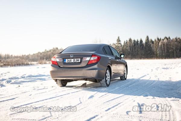Бежевый Хонда Цивик 2013 в Таллин, объемом двигателя 1.80 л и пробегом 178 тыс. км за 7000 €, фото 4 на AUTOMOTO.COM.LV