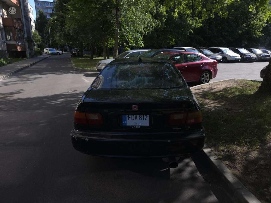 Black Honda Civic 1994 in Vilnius, with an engine capacity of 1.49 L and mileage of 277 thousand km for 3000 €, photo 6 on AUTOMOTO.COM.LV