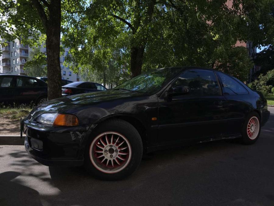 Black Honda Civic 1994 in Vilnius, with an engine capacity of 1.49 L and mileage of 277 thousand km for 3000 €, photo 8 on AUTOMOTO.COM.LV