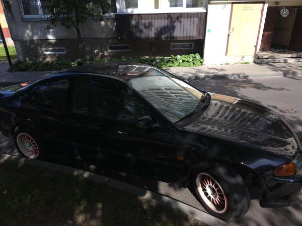 Melns Honda Civic 1994 Viļņa, ar dzinēja tilpumu 1.49 L un nobraukumu 277 tūkst. km par 3000 €, foto 8 vietnē AUTOMOTO.COM.LV