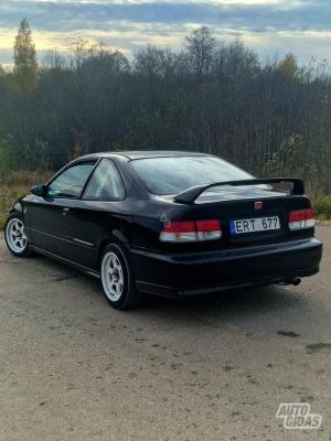 Melns Honda Civic 1999 Viļņa, ar dzinēja tilpumu 2.00 L un nobraukumu 288 tūkst. km par 15700 €, foto  vietnē AUTOMOTO.COM.LV
