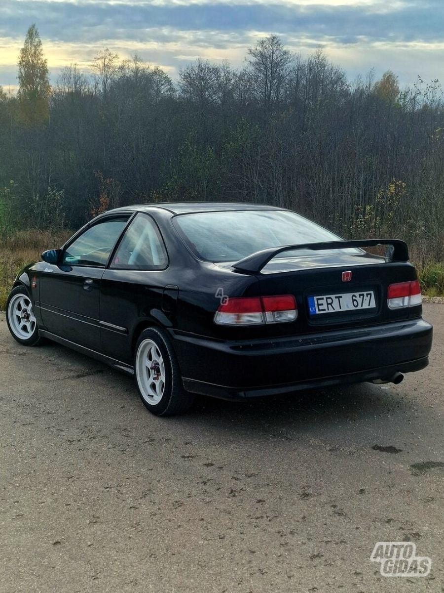 Black Honda Civic 1999 in Vilnius, with an engine capacity of 2.00 L and mileage of 288 thousand km for 15700 €, photo 1 on AUTOMOTO.COM.LV