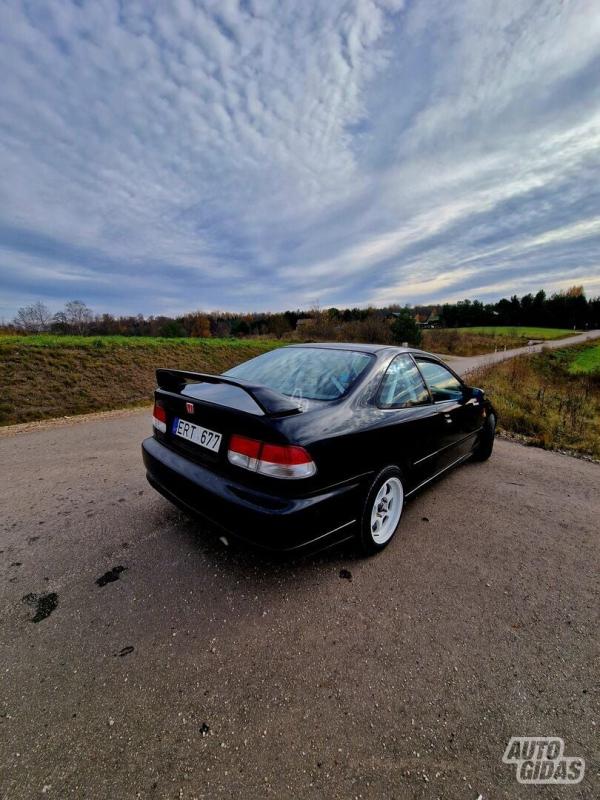 Black Honda Civic 1999 in Vilnius, with an engine capacity of 2.00 L and mileage of 288 thousand km for 15700 €, photo 2 on AUTOMOTO.COM.LV