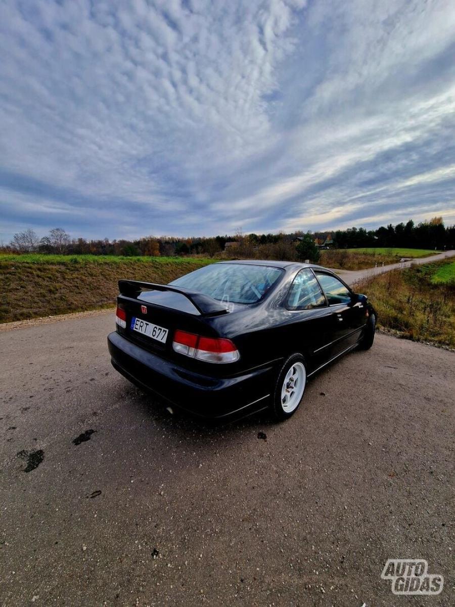 Black Honda Civic 1999 in Vilnius, with an engine capacity of 2.00 L and mileage of 288 thousand km for 15700 €, photo 2 on AUTOMOTO.COM.LV