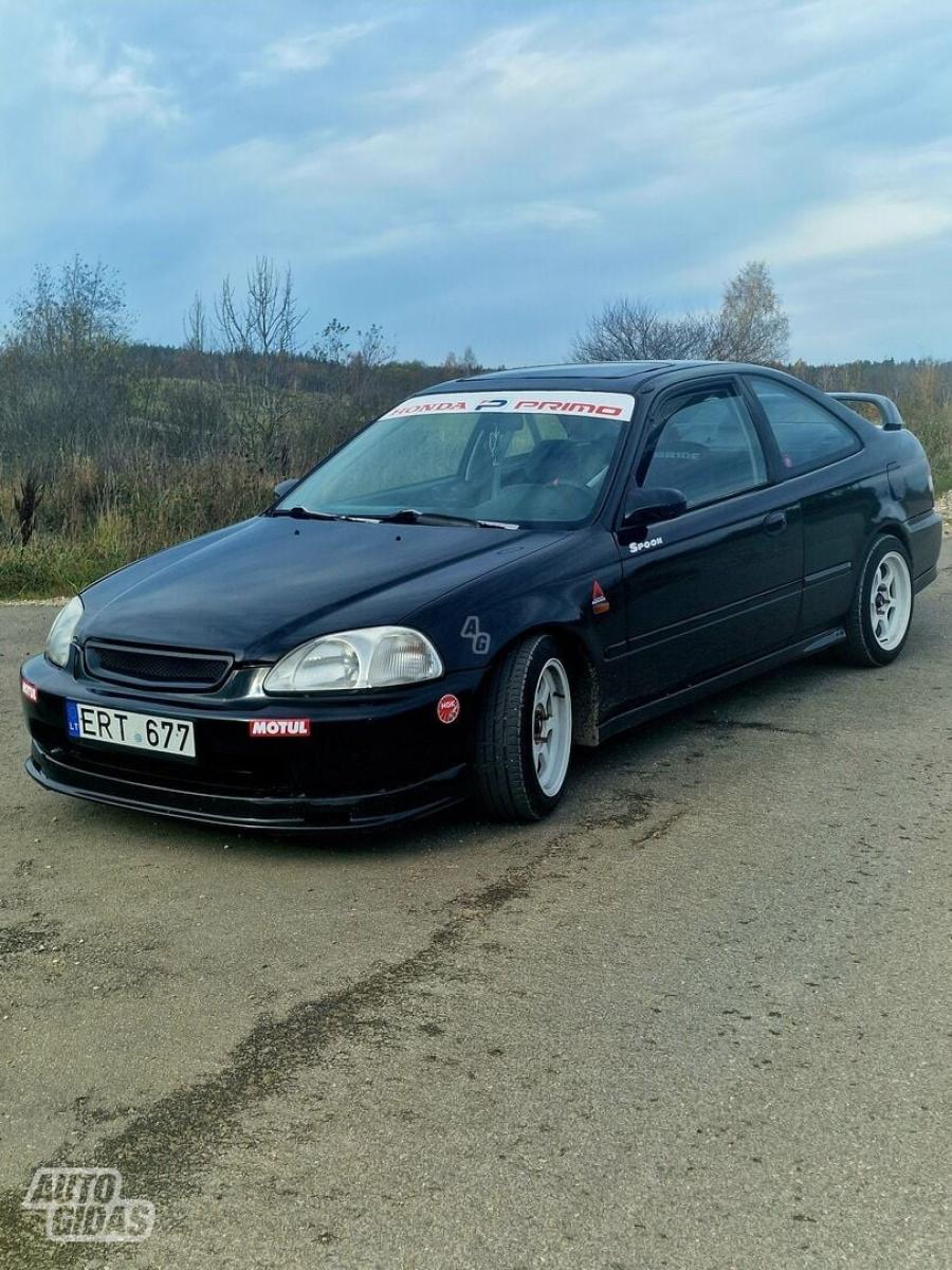 Black Honda Civic 1999 in Vilnius, with an engine capacity of 2.00 L and mileage of 288 thousand km for 15700 €, photo 3 on AUTOMOTO.COM.LV