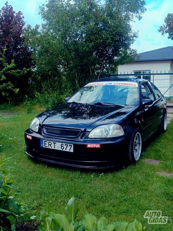 Black Honda Civic 1999 in Vilnius, with an engine capacity of 2.00 L and mileage of 288 thousand km for 15700 €, photo 9 on AUTOMOTO.COM.LV