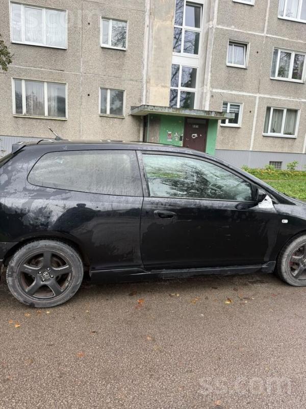 Honda Civic 2004 in Riga on AUTOMOTO.COM.LV Black Honda Civic 2004 in Riga, with an engine capacity of 1.70 L and mileage of 248 thousand km for 950 €, photo 6 on AUTOMOTO.COM.LV