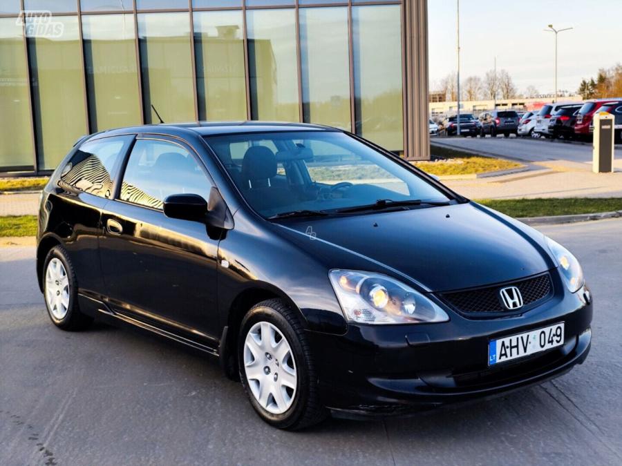 Black Honda Civic 2005 in Siauliai, with an engine capacity of 1.60 L and mileage of 290 thousand km for 1450 €, photo 1 on AUTOMOTO.COM.LV