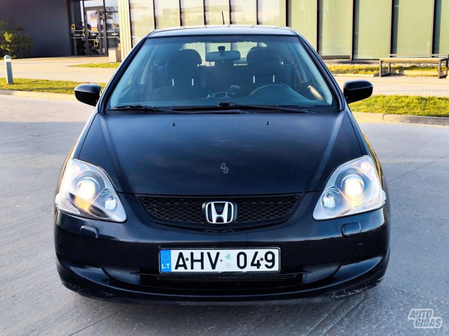 Black Honda Civic 2005 in Siauliai, with an engine capacity of 1.60 L and mileage of 290 thousand km for 1450 €, photo 3 on AUTOMOTO.COM.LV