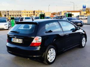 Black Honda Civic 2005 in Siauliai, with an engine capacity of 1.60 L and mileage of 290 thousand km for 1450 €, photo 5 on AUTOMOTO.COM.LV