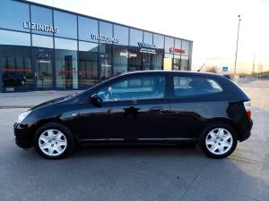 Black Honda Civic 2005 in Siauliai, with an engine capacity of 1.60 L and mileage of 290 thousand km for 1450 €, photo 7 on AUTOMOTO.COM.LV