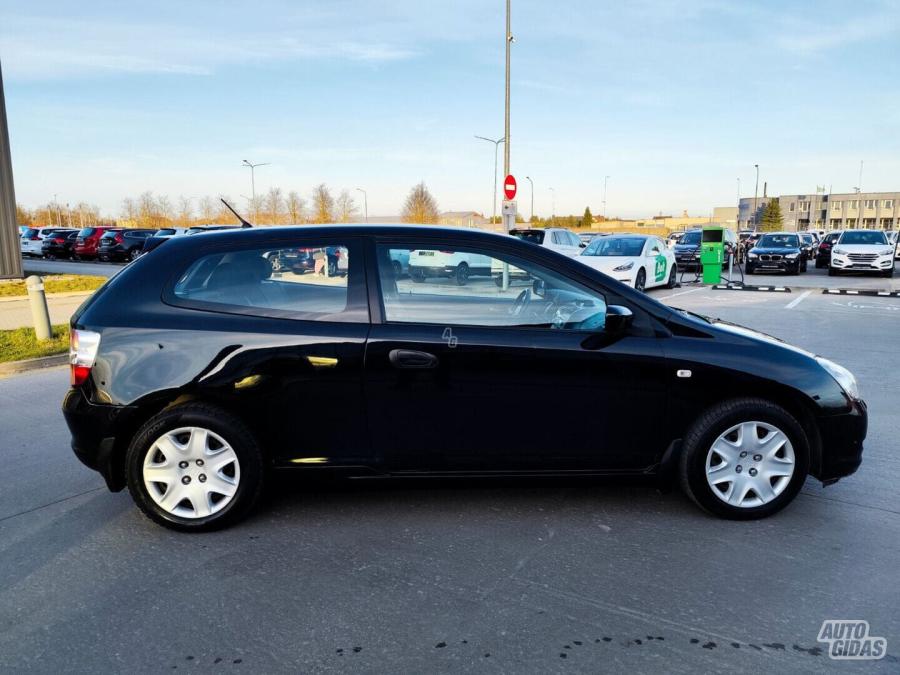 Black Honda Civic 2005 in Siauliai, with an engine capacity of 1.60 L and mileage of 290 thousand km for 1450 €, photo 8 on AUTOMOTO.COM.LV