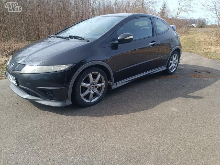Black Honda Civic 2007 in Panevezys, with an engine capacity of 2.20 L and mileage of 385 thousand km for 1250 €, photo 1 on AUTOMOTO.COM.LV