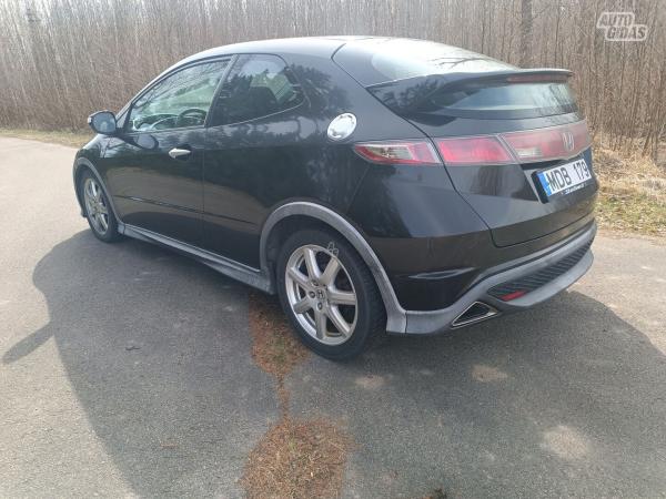 Black Honda Civic 2007 in Panevezys, with an engine capacity of 2.20 L and mileage of 385 thousand km for 1250 €, photo 2 on AUTOMOTO.COM.LV