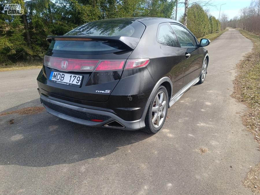 Black Honda Civic 2007 in Panevezys, with an engine capacity of 2.20 L and mileage of 385 thousand km for 1250 €, photo 4 on AUTOMOTO.COM.LV