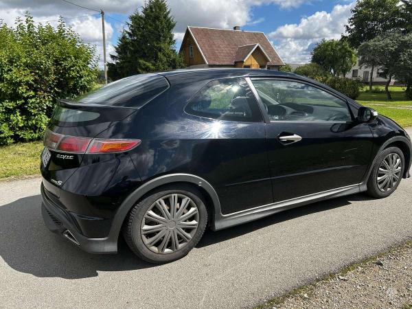 Melns Honda Civic 2007 Kuršėnai, ar dzinēja tilpumu 2.20 L un nobraukumu 277 tūkst. km par 980 €, foto 4 vietnē AUTOMOTO.COM.LV