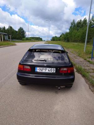 Melns Honda Civic 1995 Visaginas, ar dzinēja tilpumu 1.49 L un nobraukumu 285 tūkst. km par 1600 €, foto 9 vietnē AUTOMOTO.COM.LV