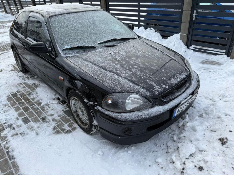 Black Honda Civic 1998 in Riga, with an engine capacity of 1.60 L and mileage of 195 thousand km for 6999 €, photo 1 on AUTOMOTO.COM.LV