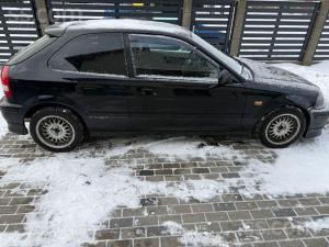 Black Honda Civic 1998 in Riga, with an engine capacity of 1.60 L and mileage of 195 thousand km for 6999 €, photo 2 on AUTOMOTO.COM.LV