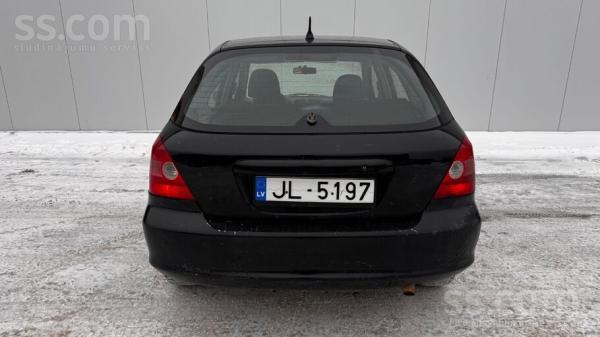 Black Honda Civic 2002 in Riga, with an engine capacity of 1.60 L and mileage of 358 thousand km for 1390 €, photo 4 on AUTOMOTO.COM.LV