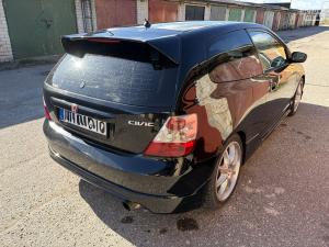 Melns Honda Civic 2002 Klaipėda, ar dzinēja tilpumu 1.60 L un nobraukumu 185 tūkst. km par 600 €, foto  vietnē AUTOMOTO.COM.LV