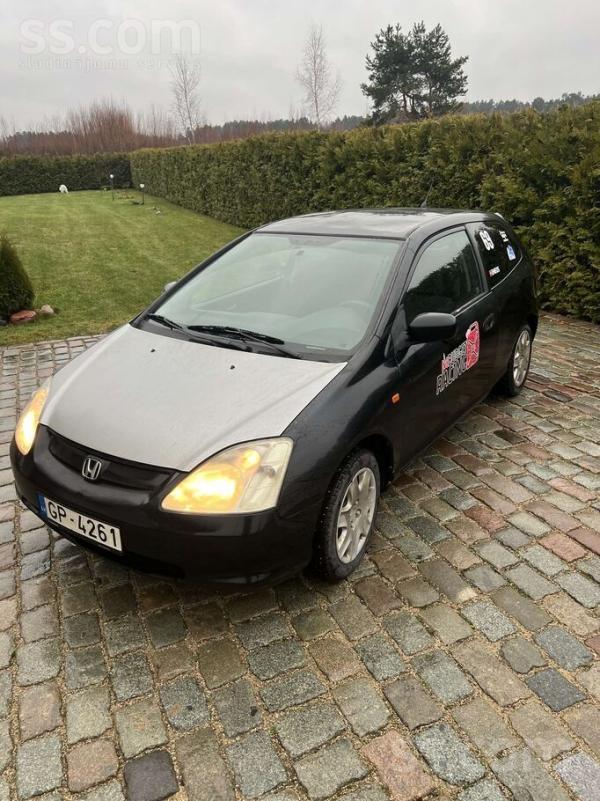 Black Honda Civic 2002 in Riga, with an engine capacity of 1.40 L and mileage of 277 thousand km for 850 €, photo 2 on AUTOMOTO.COM.LV