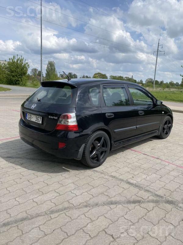 Black Honda Civic 2004 in Jelgava, with an engine capacity of 1.60 L and mileage of 194 thousand km for 3400 €, photo 3 on AUTOMOTO.COM.LV