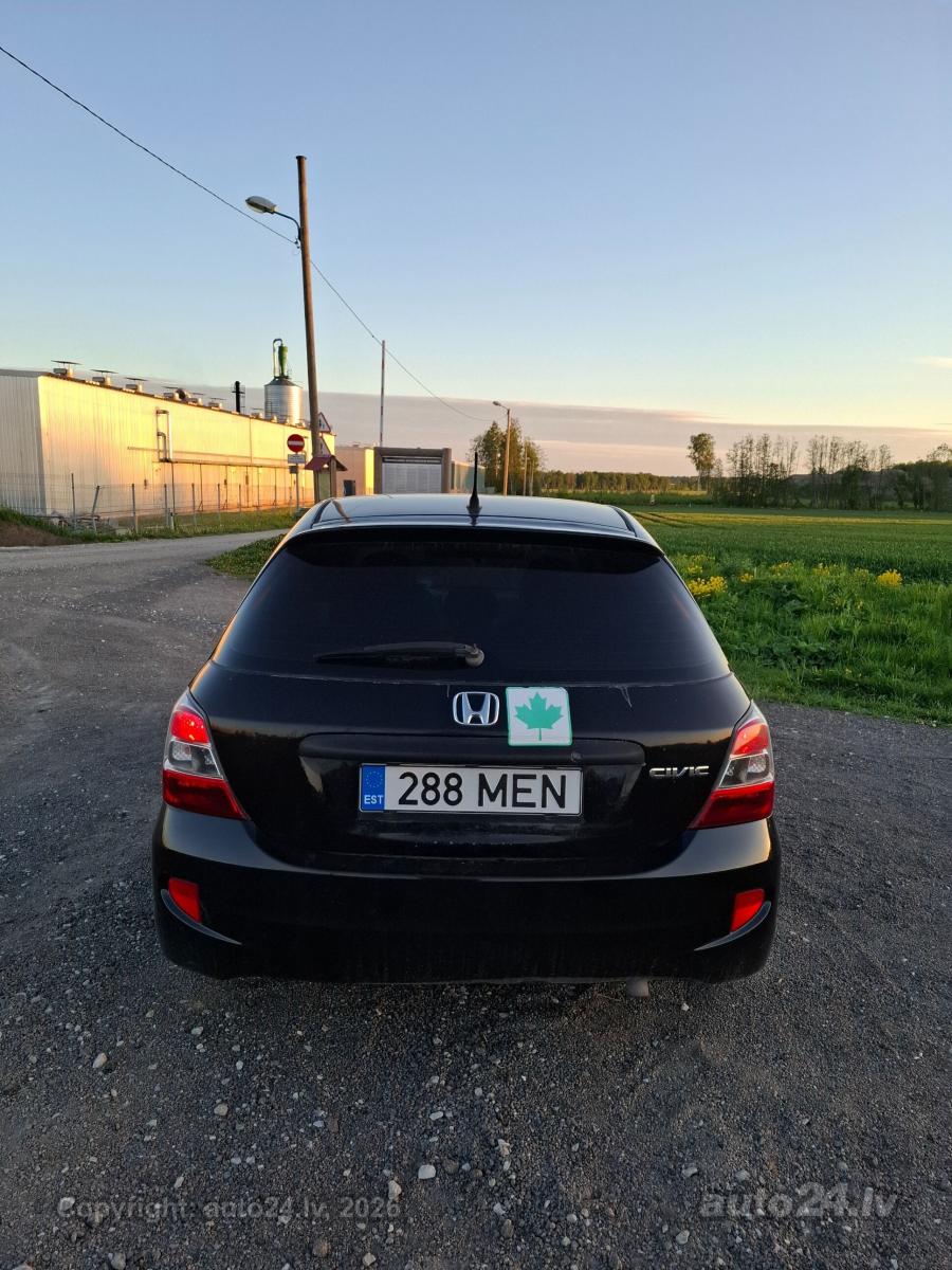 Black Honda Civic 2004 in Tallinn, with an engine capacity of 1.60 L and mileage of 184 thousand km for 500 €, photo 6 on AUTOMOTO.COM.LV