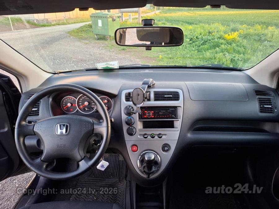 Black Honda Civic 2004 in Tallinn, with an engine capacity of 1.60 L and mileage of 184 thousand km for 500 €, photo 10 on AUTOMOTO.COM.LV