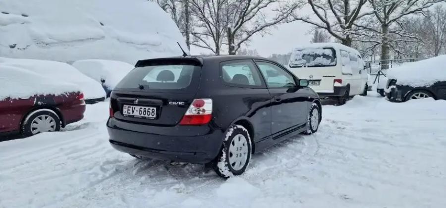 Melns Honda Civic 2004 Valmiera, ar dzinēja tilpumu 1.40 L un nobraukumu 275 tūkst. km par 1250 €, foto 4 vietnē AUTOMOTO.COM.LV