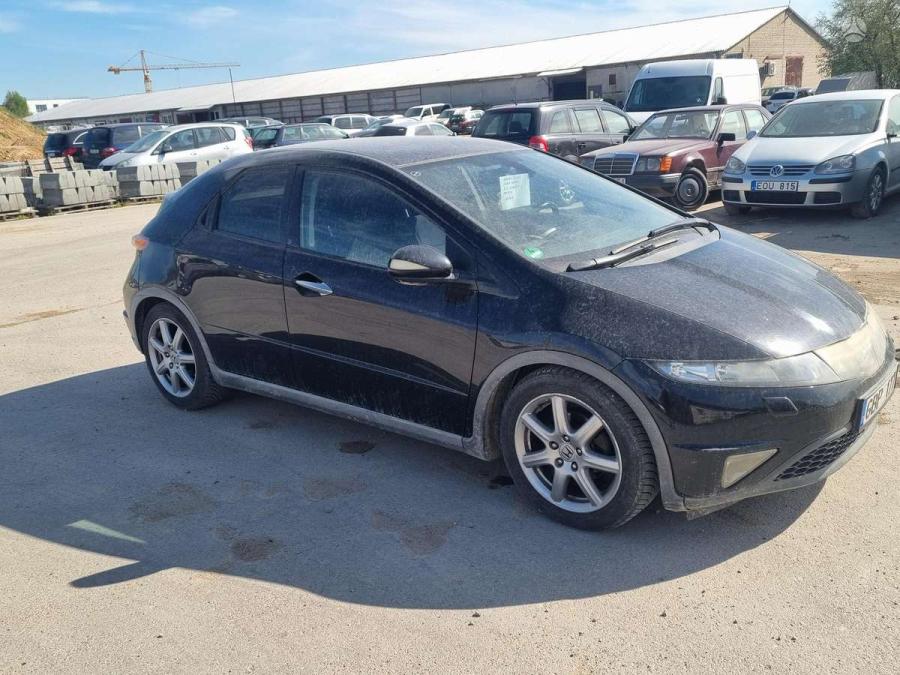 Melns Honda Civic 2005 Viļņa, ar dzinēja tilpumu 2.20 L un nobraukumu 241 tūkst. km par 1500 €, foto 1 vietnē AUTOMOTO.COM.LV