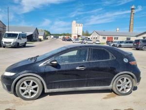 Melns Honda Civic 2005 Viļņa, ar dzinēja tilpumu 2.20 L un nobraukumu 241 tūkst. km par 1500 €, foto 3 vietnē AUTOMOTO.COM.LV