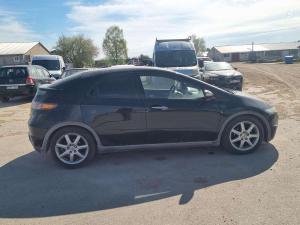 Melns Honda Civic 2005 Viļņa, ar dzinēja tilpumu 2.20 L un nobraukumu 241 tūkst. km par 1500 €, foto 7 vietnē AUTOMOTO.COM.LV