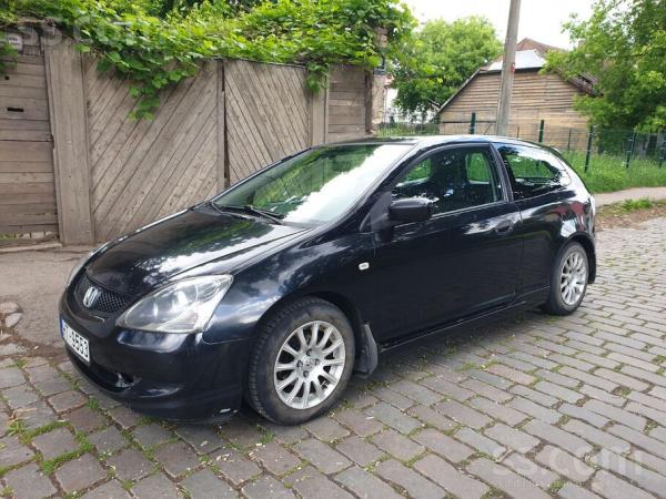 Black Honda Civic 2005 in Riga, with an engine capacity of 1.60 L and mileage of 287 thousand km for 1000 €, photo 1 on AUTOMOTO.COM.LV