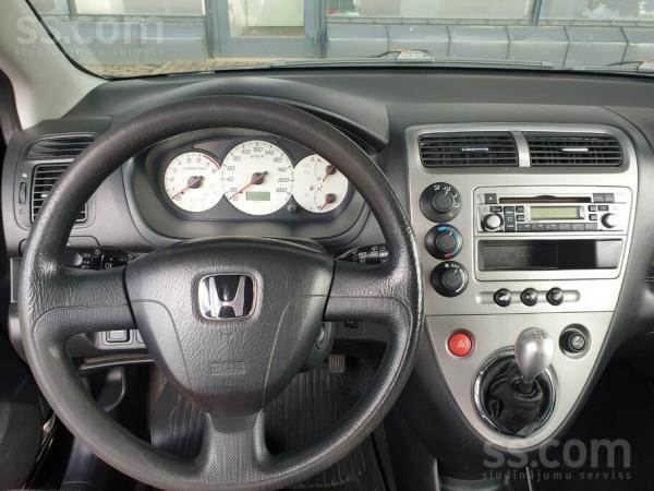 Black Honda Civic 2005 in Riga, with an engine capacity of 1.60 L and mileage of 287 thousand km for 1000 €, photo 6 on AUTOMOTO.COM.LV