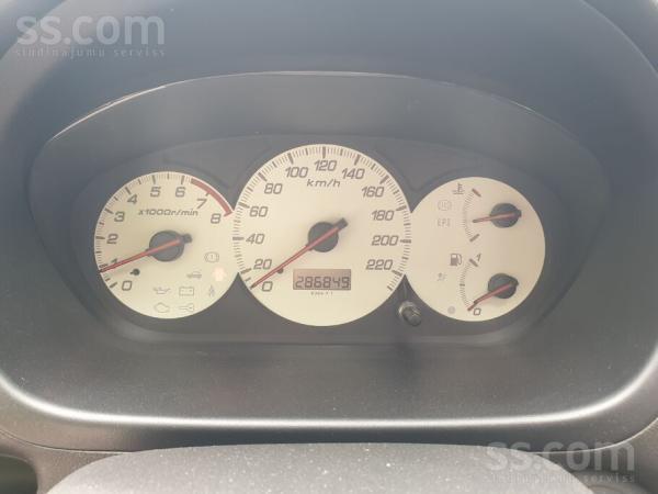 Black Honda Civic 2005 in Riga, with an engine capacity of 1.60 L and mileage of 287 thousand km for 1000 €, photo 9 on AUTOMOTO.COM.LV
