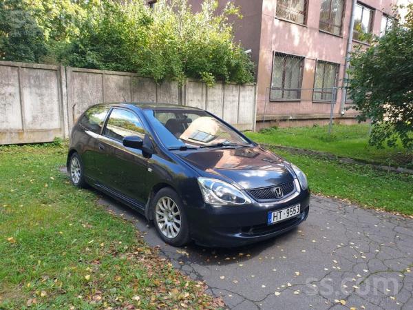 Black Honda Civic 2005 in Riga, with an engine capacity of 1.60 L and mileage of 287 thousand km for 850 €, photo 3 on AUTOMOTO.COM.LV