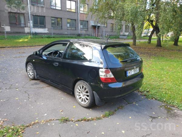 Black Honda Civic 2005 in Riga, with an engine capacity of 1.60 L and mileage of 287 thousand km for 850 €, photo 5 on AUTOMOTO.COM.LV