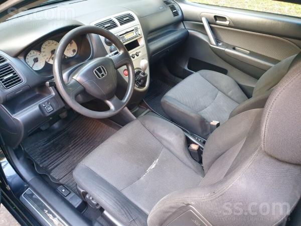 Black Honda Civic 2005 in Riga, with an engine capacity of 1.60 L and mileage of 287 thousand km for 850 €, photo 6 on AUTOMOTO.COM.LV