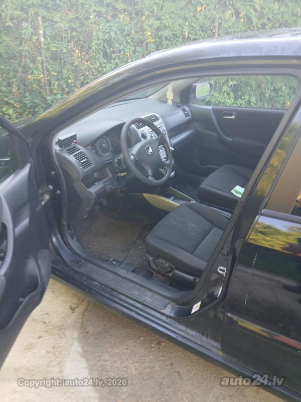 Honda Civic 2005 Tallina vietnē Melns Honda Civic 2005 Tallina, ar dzinēja tilpumu 1.70 L un nobraukumu 250 tūkst. km par 1000 €, foto 6 vietnē AUTOMOTO.COM.LV