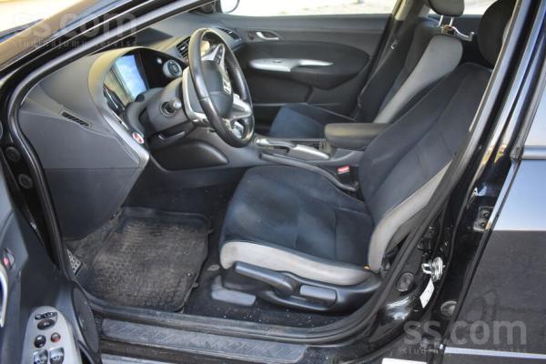 Black Honda Civic 2005 in Talsi, with an engine capacity of 2.20 L and mileage of 298 thousand km for 1900 €, photo 7 on AUTOMOTO.COM.LV