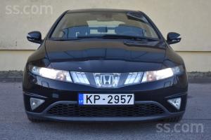 Black Honda Civic 2005 in Talsi, with an engine capacity of 2.20 L and mileage of 298 thousand km for 1500 €, photo 4 on AUTOMOTO.COM.LV