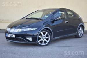 Black Honda Civic 2005 in Talsi, with an engine capacity of 2.20 L and mileage of 298 thousand km for 1500 €, photo 5 on AUTOMOTO.COM.LV