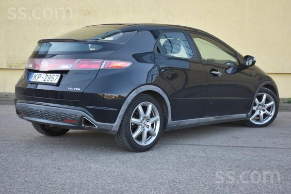 Melns Honda Civic 2005 Talsi, ar dzinēja tilpumu 2.20 L un nobraukumu 298 tūkst. km par 1500 €, foto 6 vietnē AUTOMOTO.COM.LV