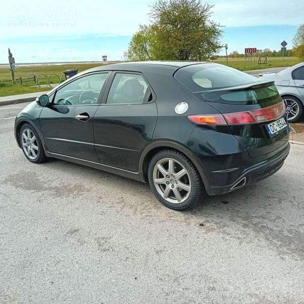 Melns Honda Civic 2006 Liepāja, ar dzinēja tilpumu 2.20 L un nobraukumu 244 tūkst. km par 2350 €, foto 2 vietnē AUTOMOTO.COM.LV
