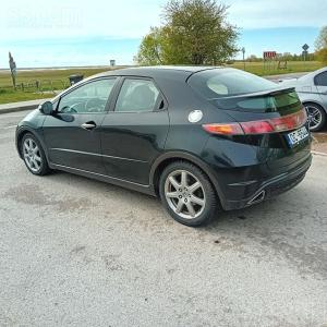 Melns Honda Civic 2006 Liepāja, ar dzinēja tilpumu 2.20 L un nobraukumu 244 tūkst. km par 2350 €, foto 2 vietnē AUTOMOTO.COM.LV